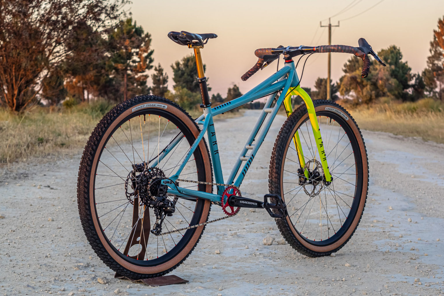 The New Farr Twin-T is Something Else - BIKEPACKING.com
