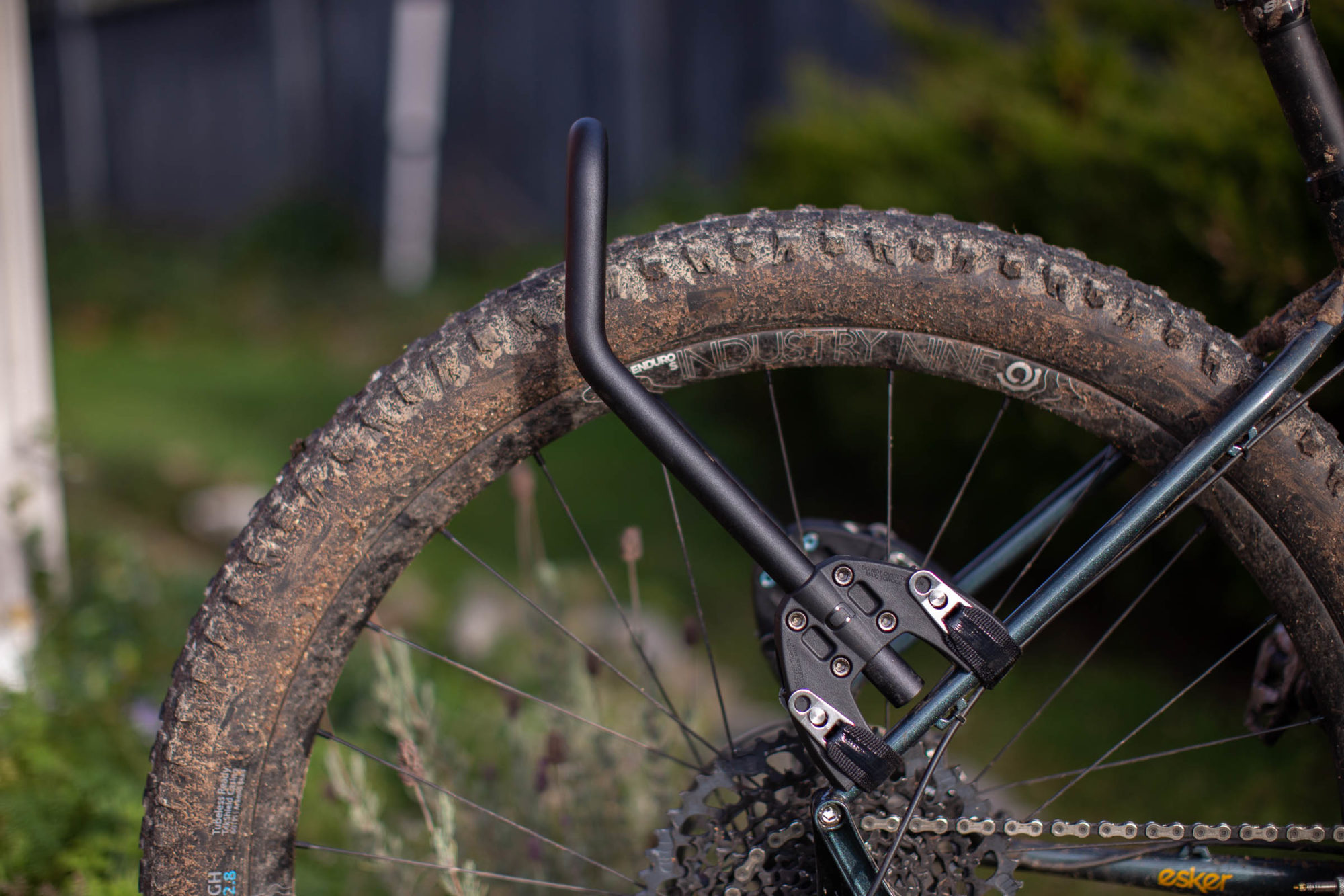 Aeroe Spider Rear Rack Review: Look Mom, No Mounts! - BIKEPACKING.com