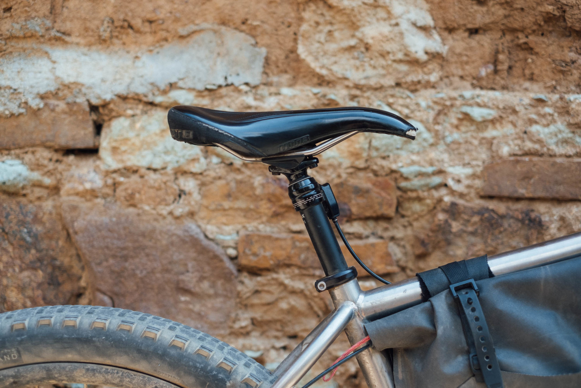 TranzX Kitsuma Dropper Post Review: Wallet-Friendly Fun - BIKEPACKING.com