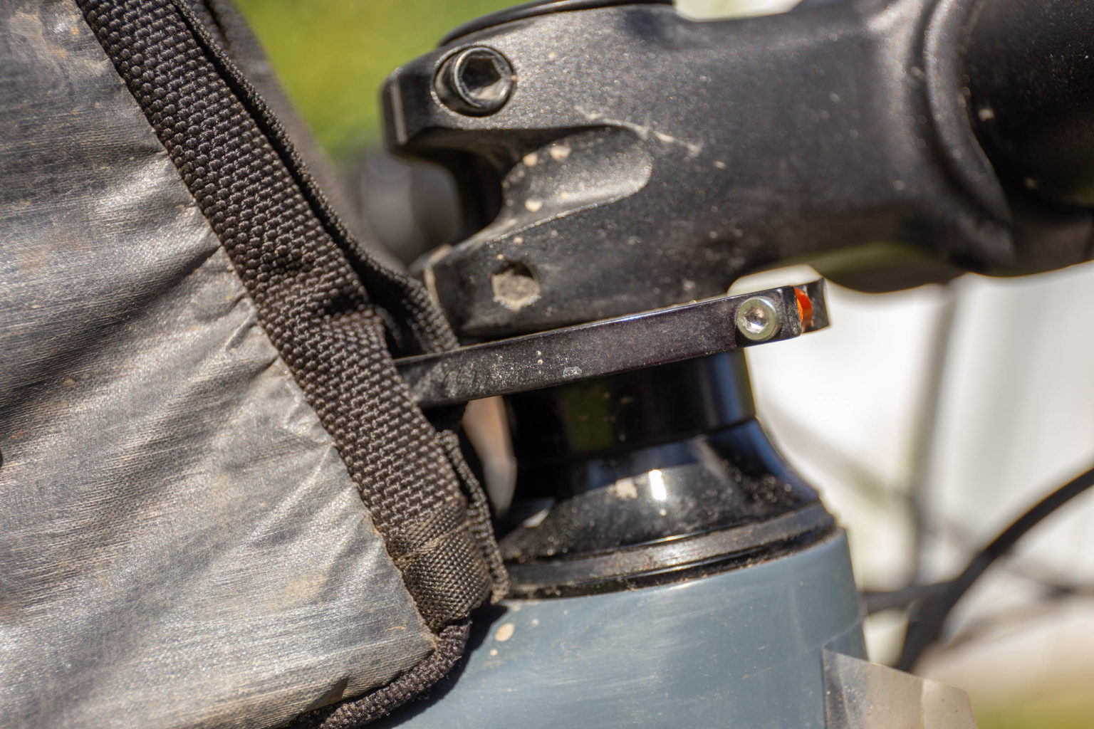 Top Tube Bag Stabilizers: Are they worth it? - BIKEPACKING.com
