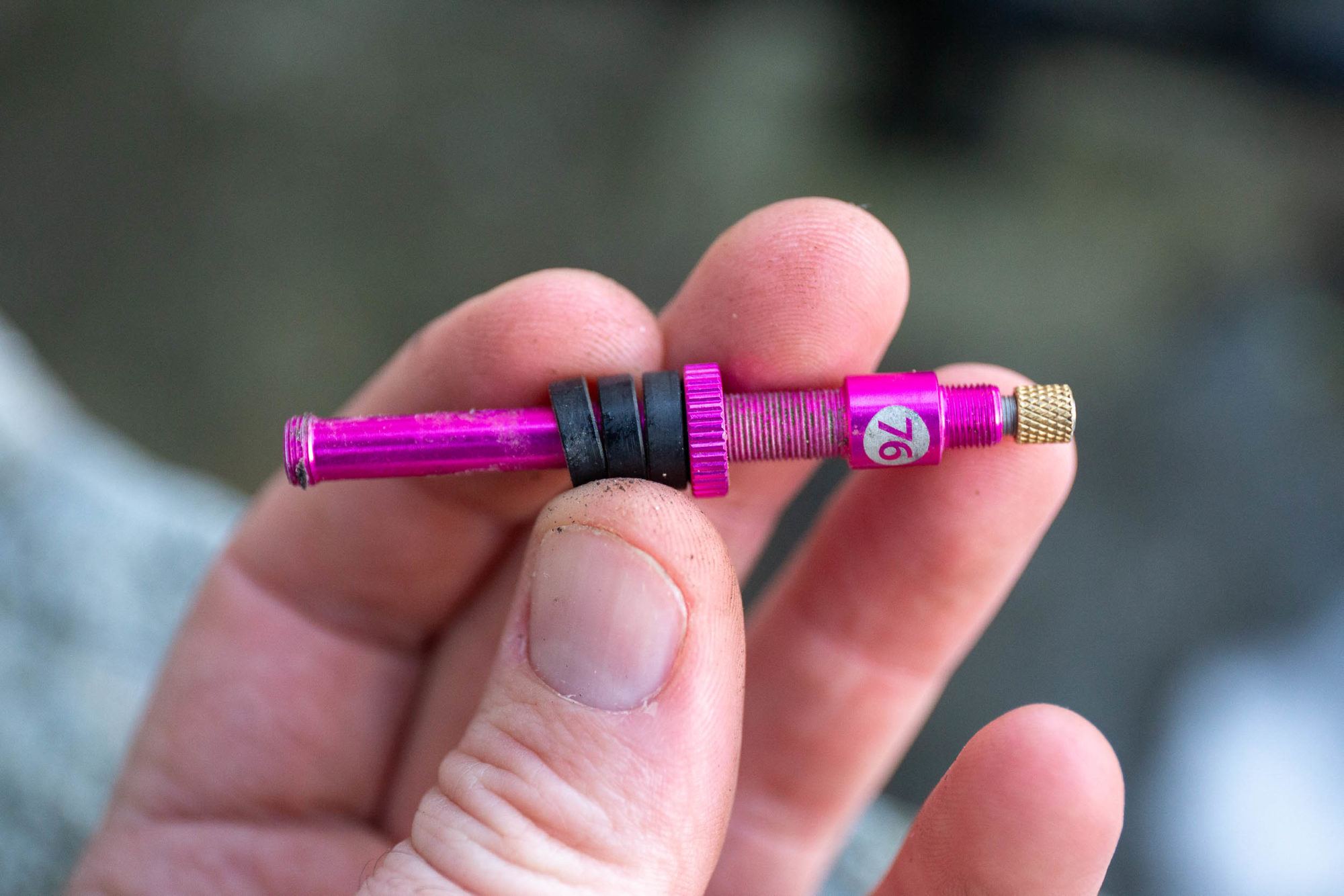 76 Projects Hi Flow 'No Clog' Tubeless Valves Review + High-Flow Valve ...