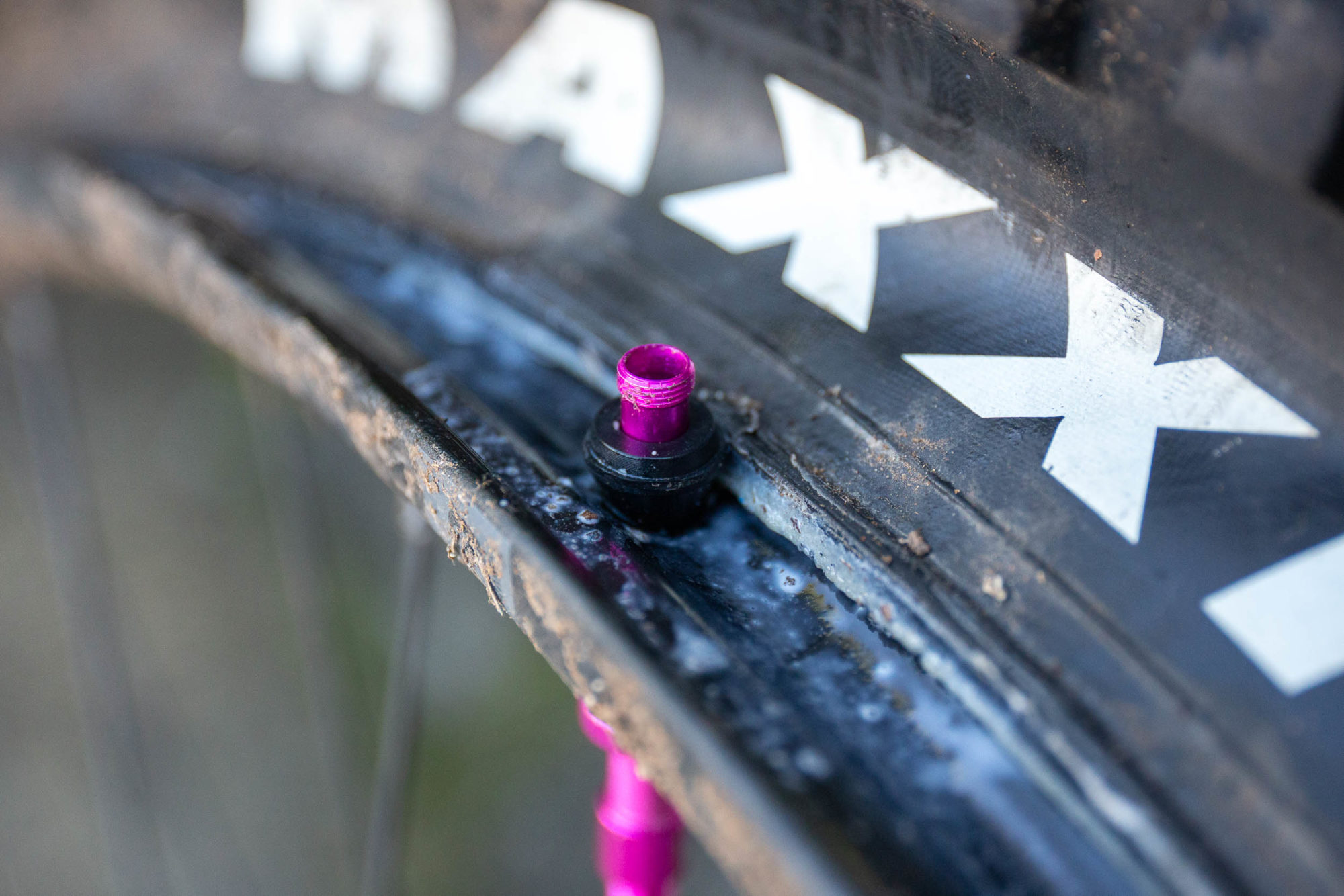 76 Projects Hi Flow 'No Clog' Tubeless Valves Review + High-Flow Valve ...