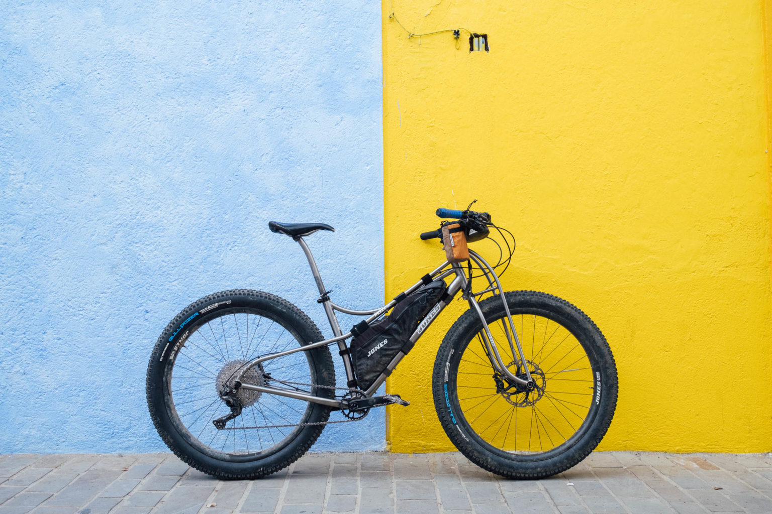 Jones Titanium Plus LWB Spaceframe Review - BIKEPACKING.com