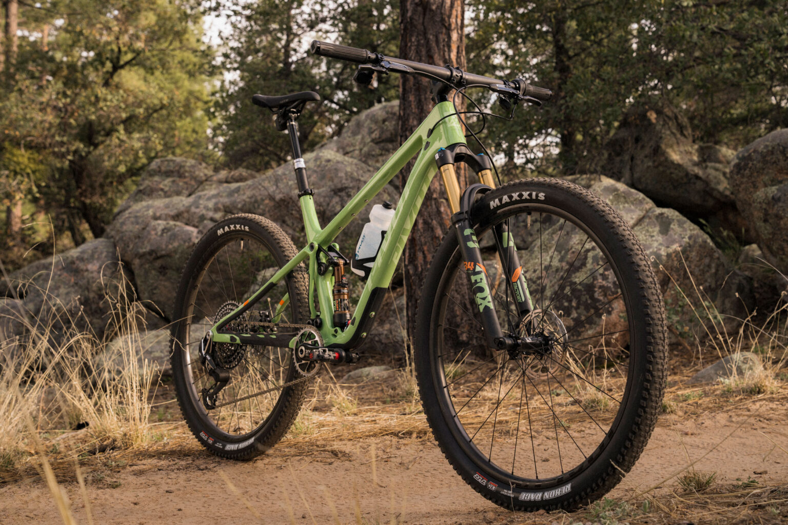 2023 Pivot Mach 4SL - BIKEPACKING.com