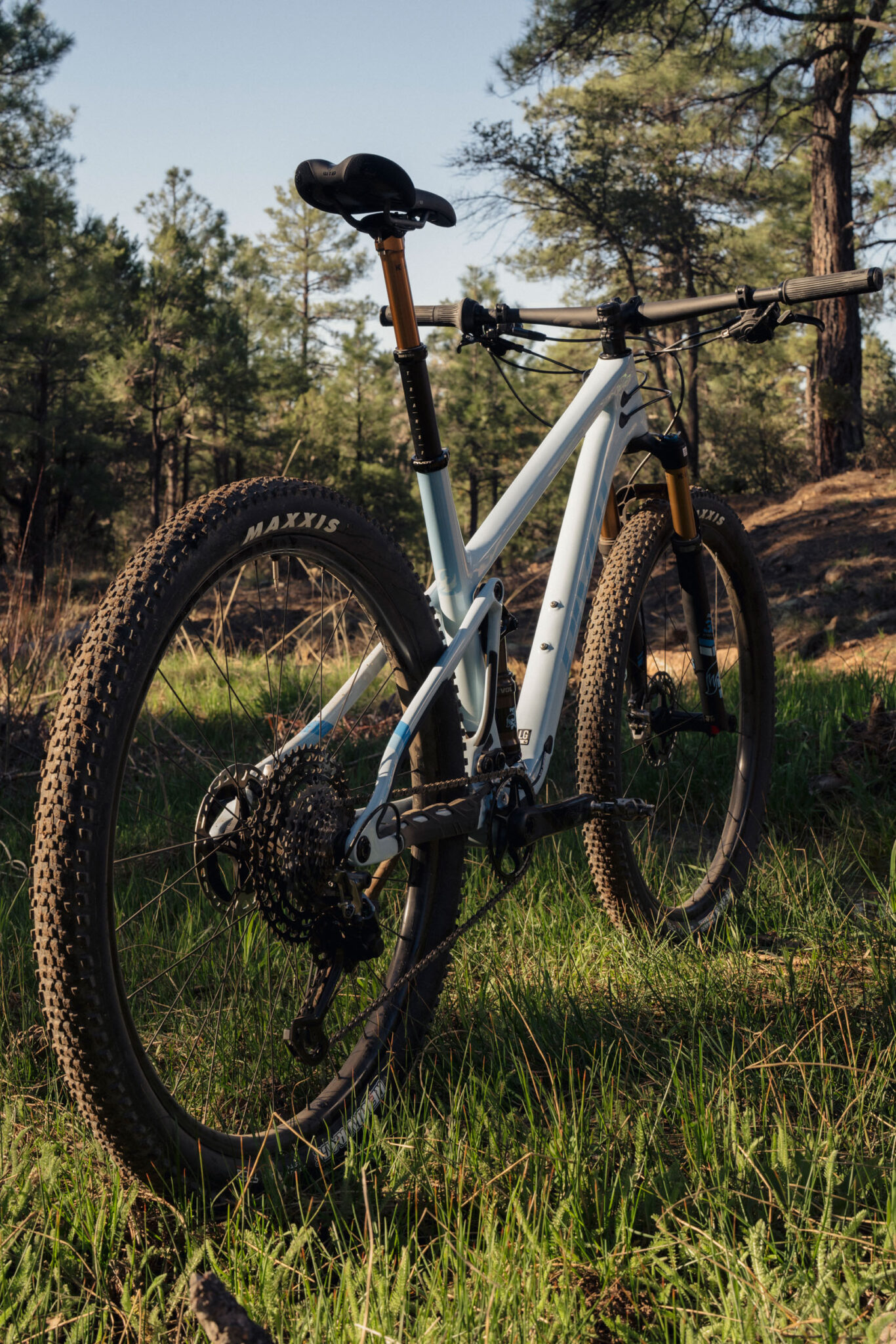 2023 Pivot Mach 4SL - BIKEPACKING.com