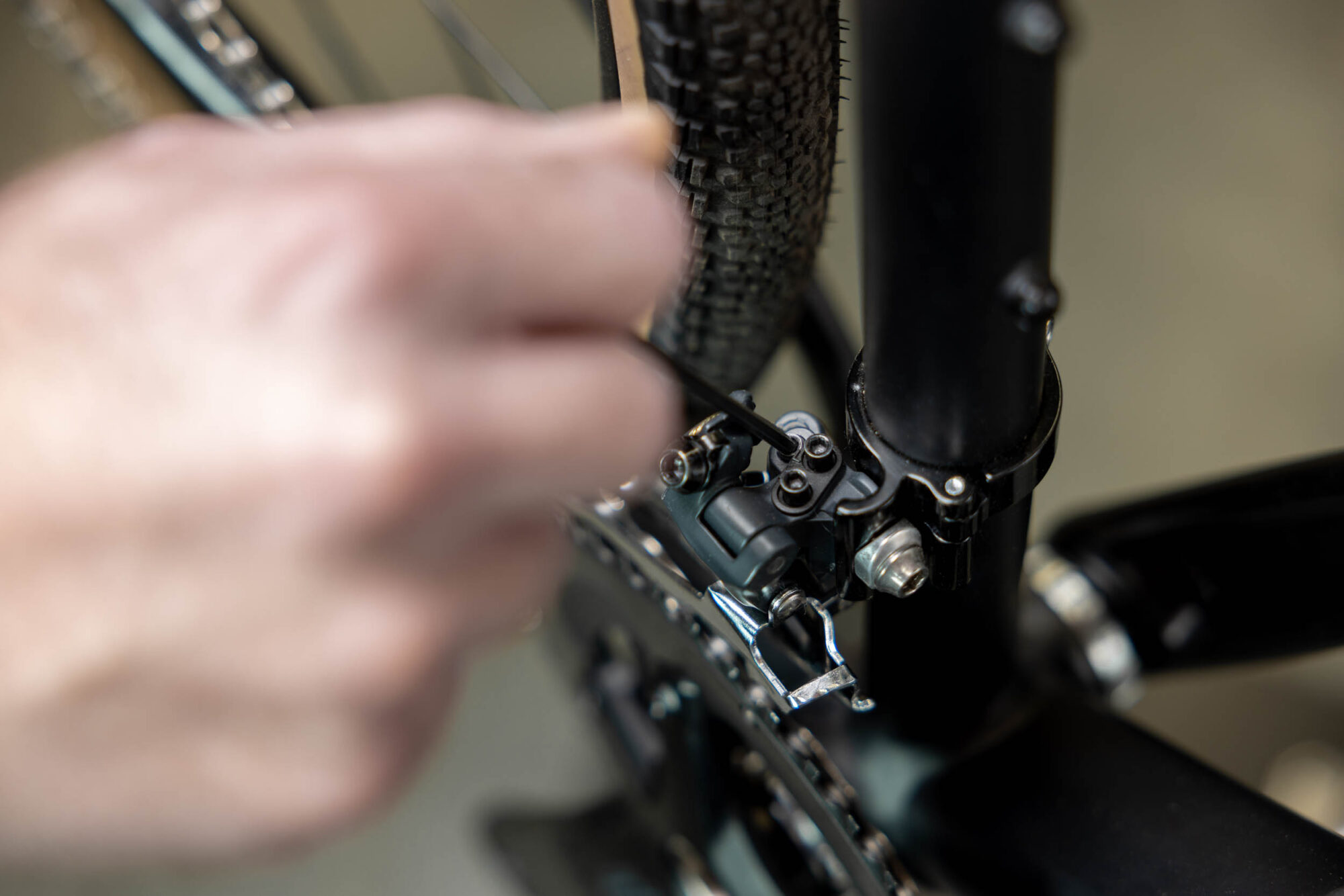 MicroSHIFT Sword Wide-range Drivetrain - BIKEPACKING.com