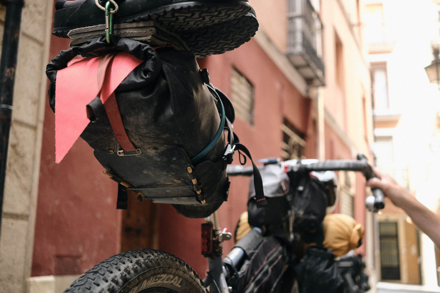 Reader's Rig: Daniel's Singular Swift - BIKEPACKING.com