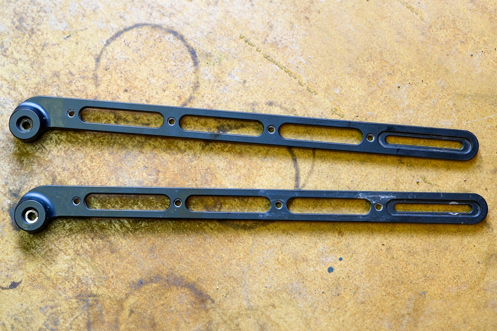 Old Man Mountain Axle Pack Review: Fork Cargo Reimagined - BIKEPACKING.com