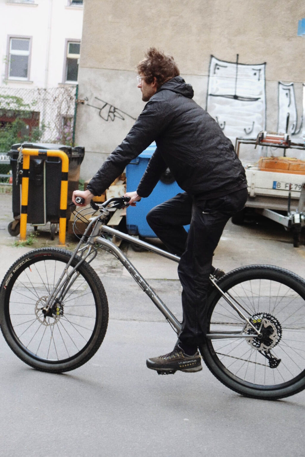 The Vetra Venom is a Rolling Work of Art - BIKEPACKING.com