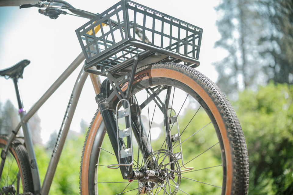 Old Man Mountain Pizza Rack has Three-Pack Mounts - BIKEPACKING.com