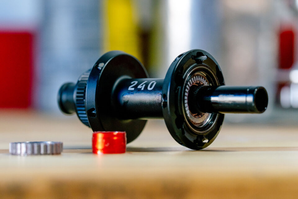 DT Swiss hubs Guide + DT Swiss 54T ratchet upgrade - BIKEPACKING.com