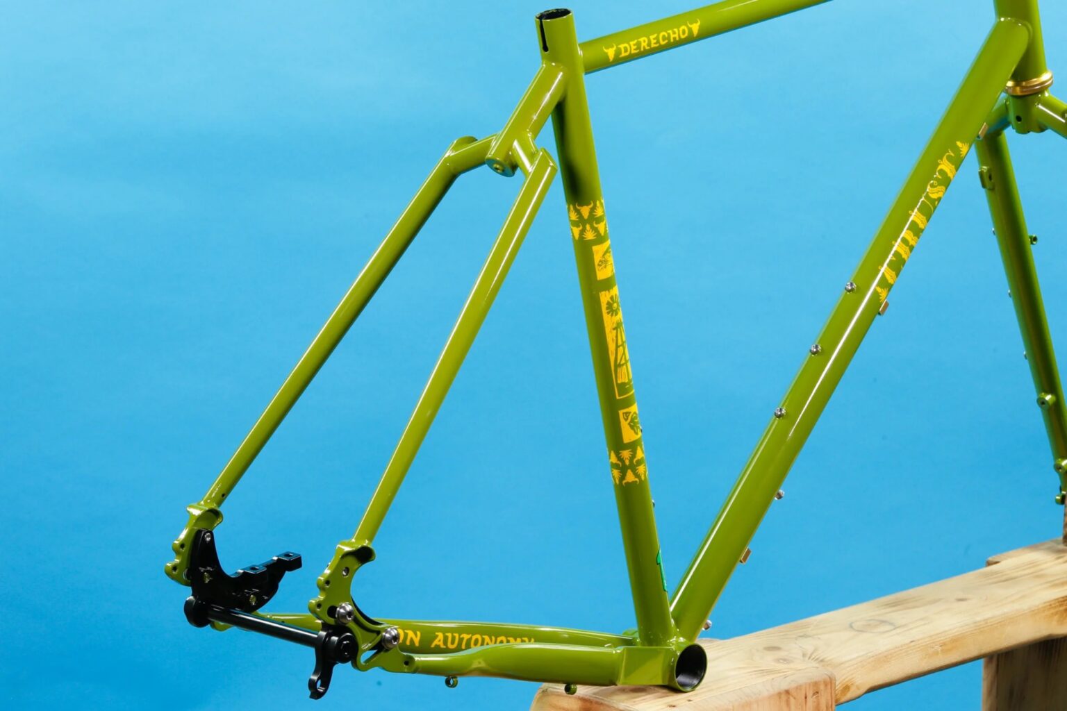 Crust Bikes Derecho - BIKEPACKING.com