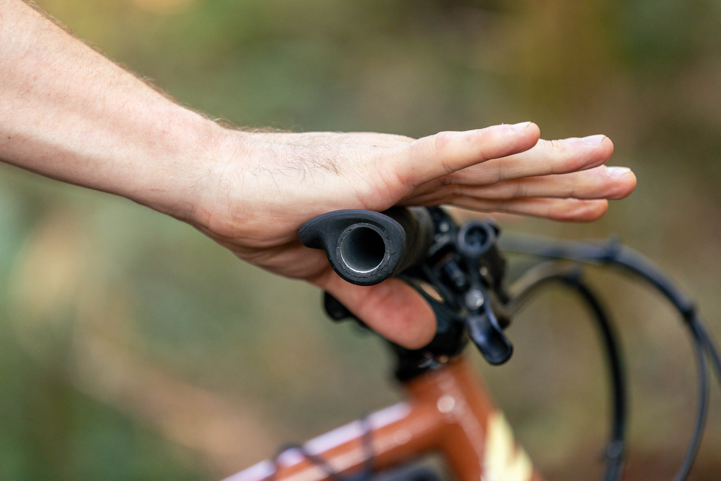 SQlab 710 2.0 Grips Review: Battle of the Mini Wing - BIKEPACKING.com