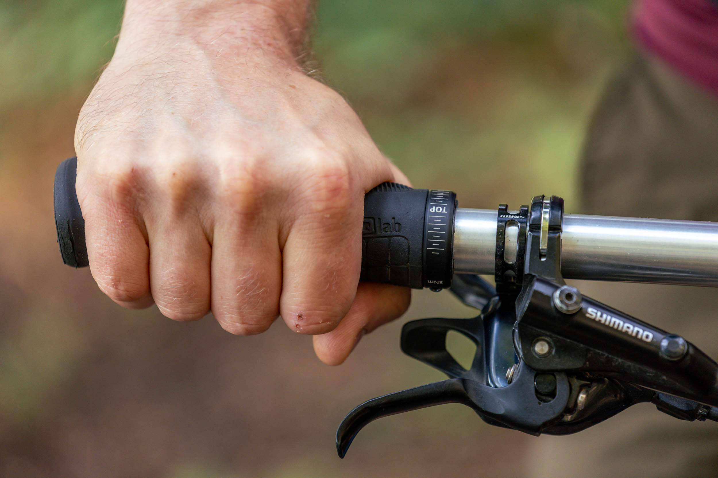 SQlab 710 2.0 Grips Review: Battle of the Mini Wing - BIKEPACKING.com