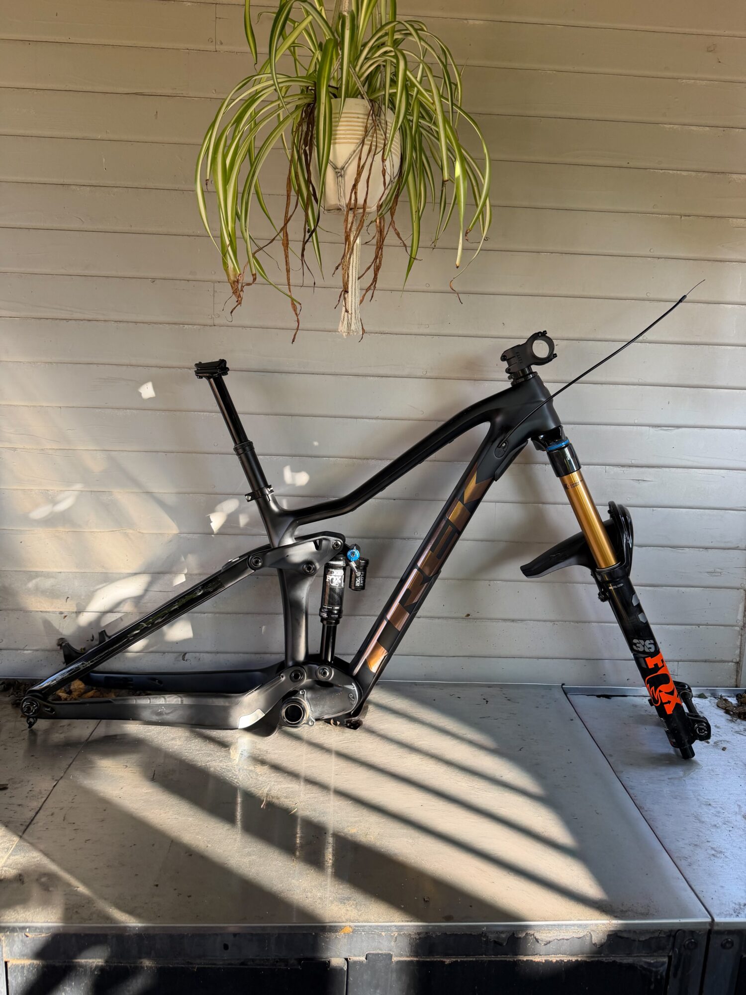 Trek Remedy 9.8, Fox 36 Factory 160, OneUp 120mm dropper - BIKEPACKING.com